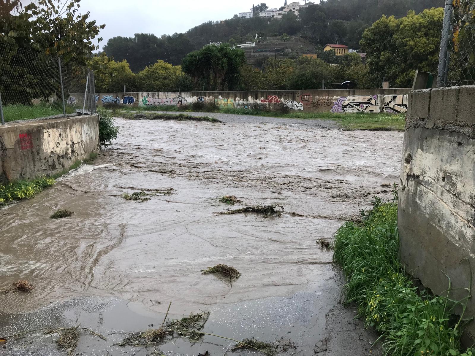 Todos los ríos que desembocan en la costa de Granada vienen de punta a ...