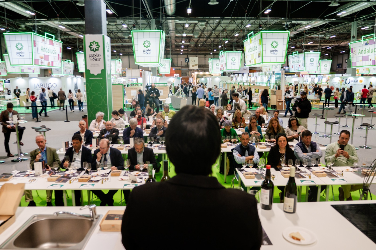 Más de 5.600 personas visitan el stand de Andalucía en la feria Salón ...